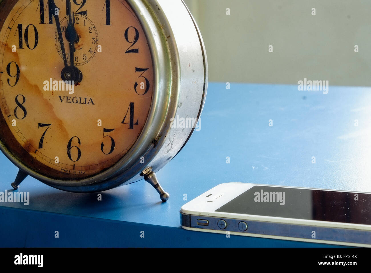 Modern Alarm Clock Iphone