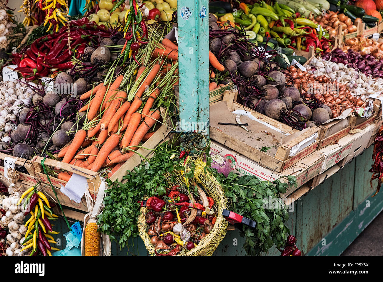 Market produce stall hi-res stock photography and images - Alamy