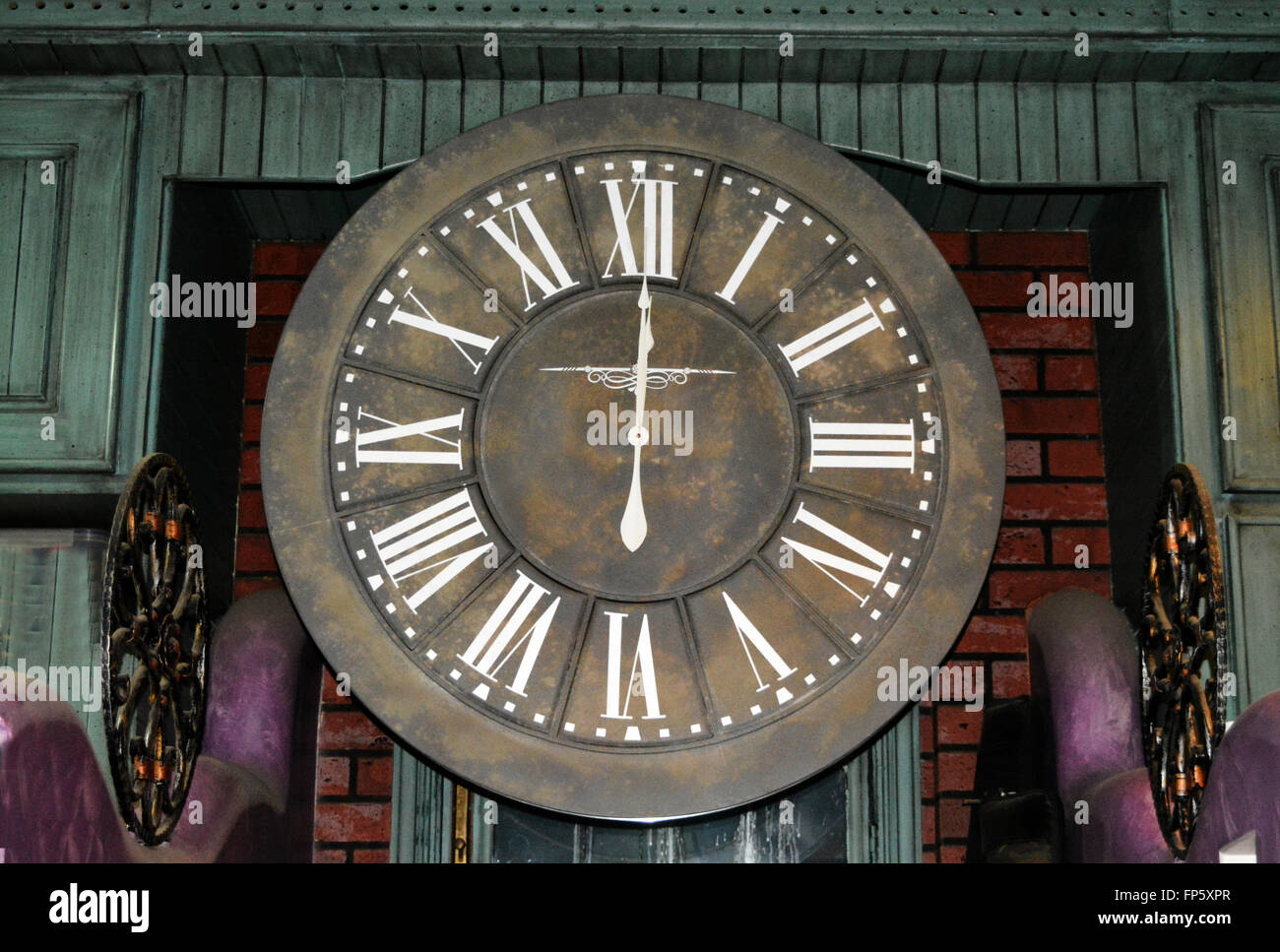 Vintage Style Clock old theme Stock Photo - Alamy