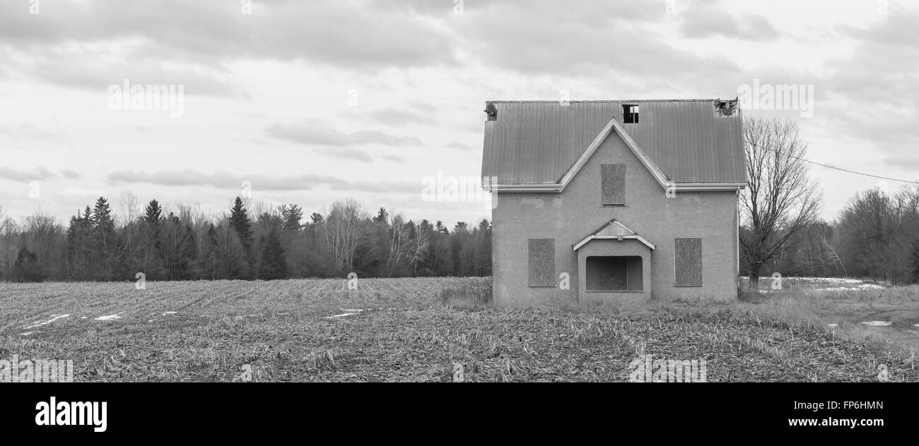Old decrepit building Black and White Stock Photos & Images - Alamy