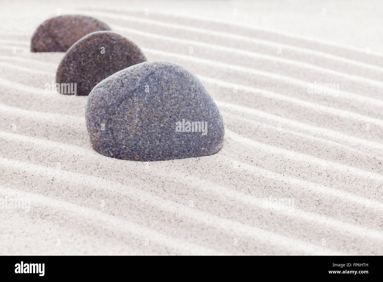 Japanese zen garden in the sand hi-res stock photography and images - Alamy