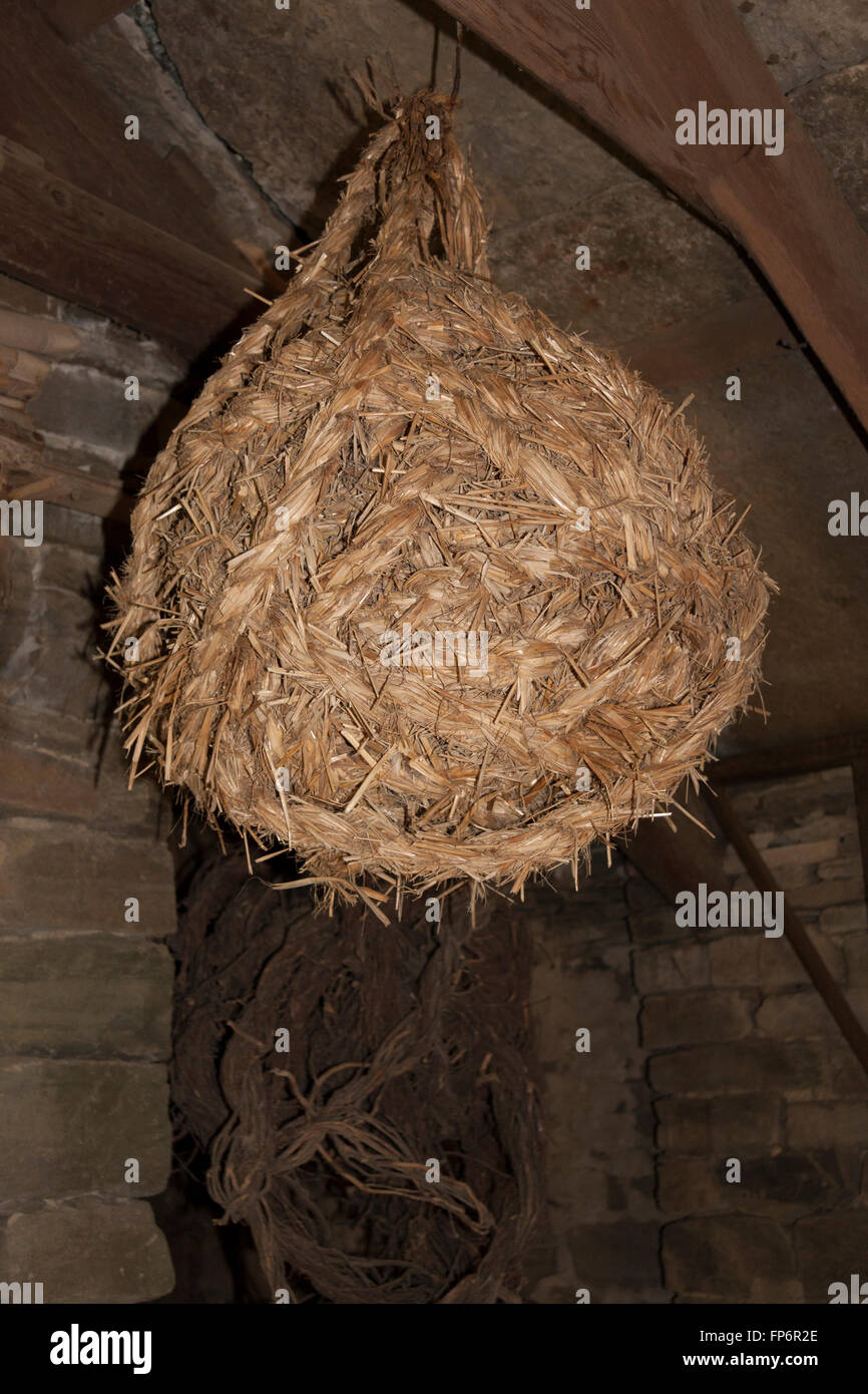 Straw ball hi-res stock photography and images - Alamy