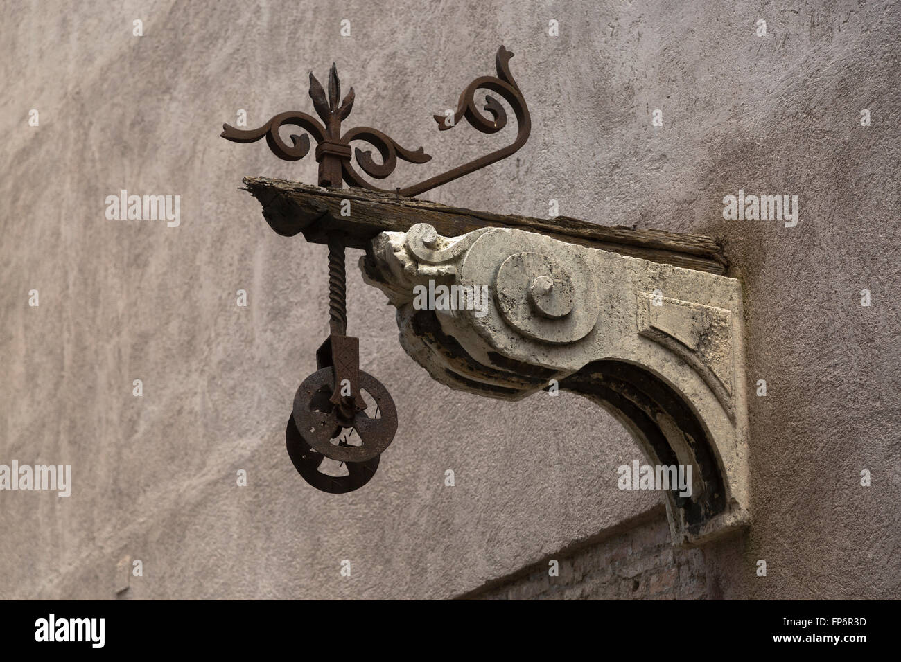 Vintage pulley hi-res stock photography and images - Alamy