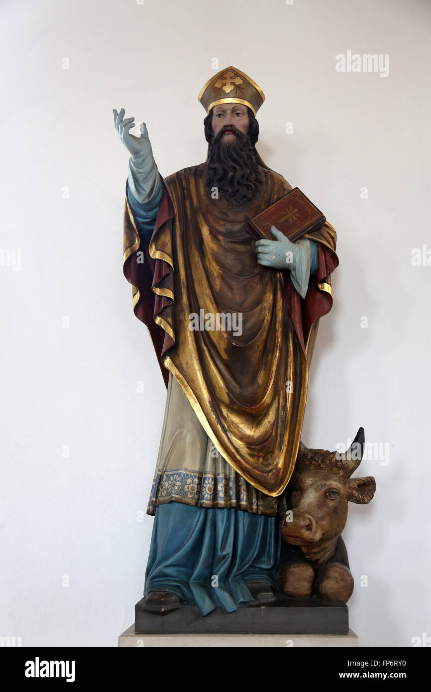Saint patrick statue hi-res stock photography and images - Alamy