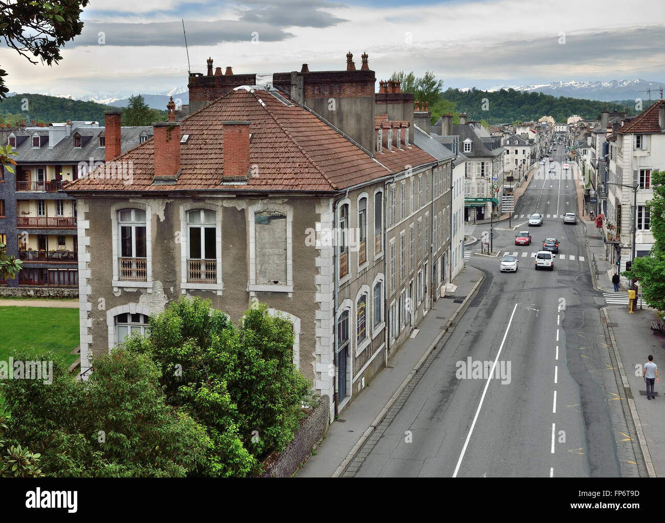 Pau france mountains hi-res stock photography and images - Alamy