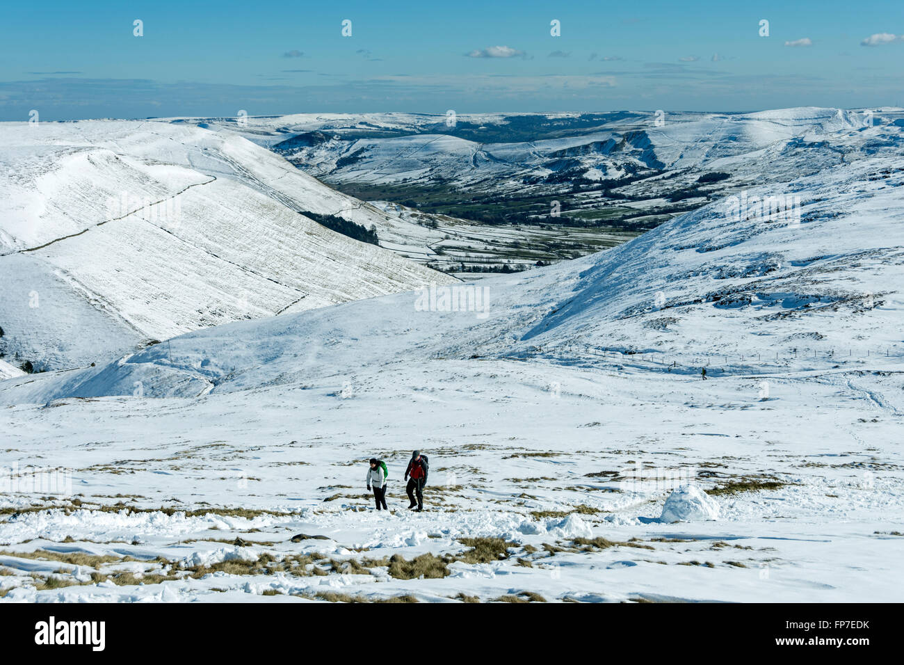 Hill walkers on the slopes below Kinder Low (Kinder Scout), above Edale ...