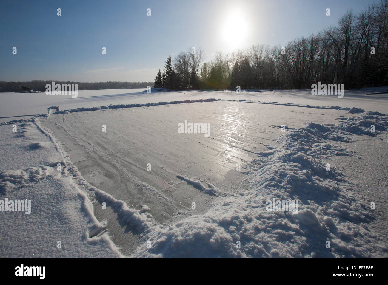 Ice skating lake sun hi-res stock photography and images - Alamy