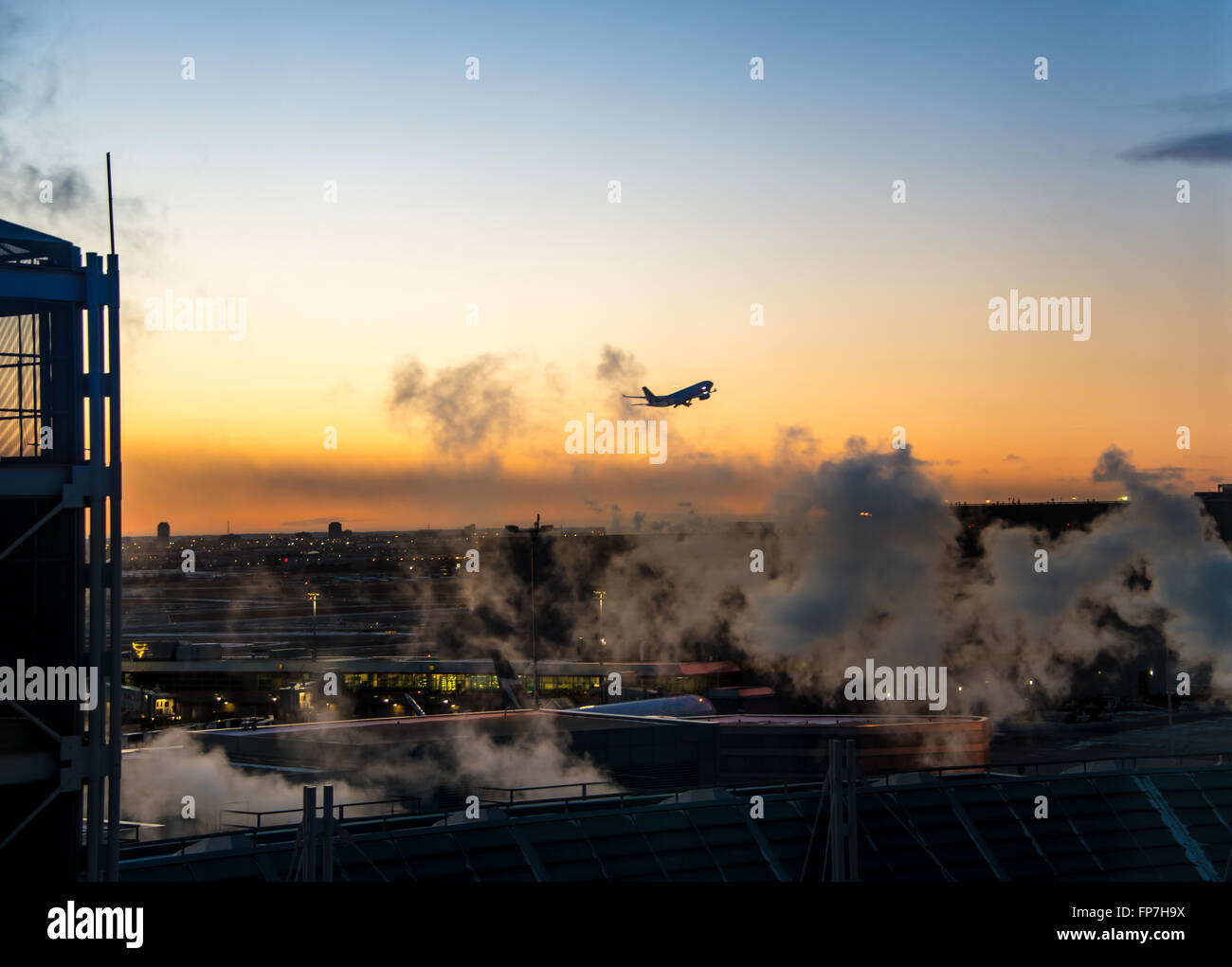 Departing airplane hi-res stock photography and images - Alamy