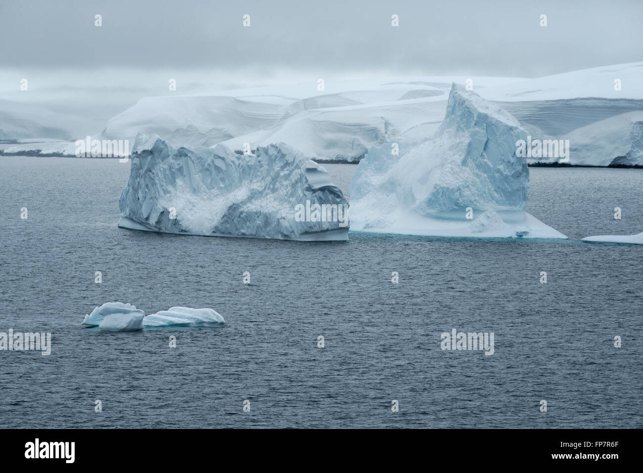 Icebergs neumayer channel hi-res stock photography and images - Alamy