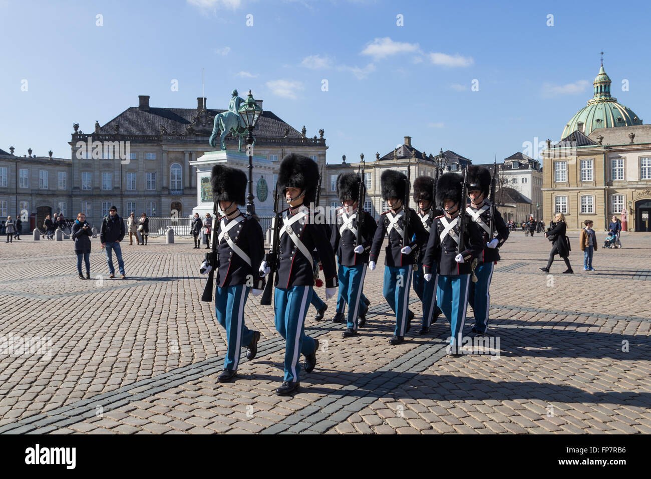Royal palace army uniform hi-res stock photography and images - Alamy