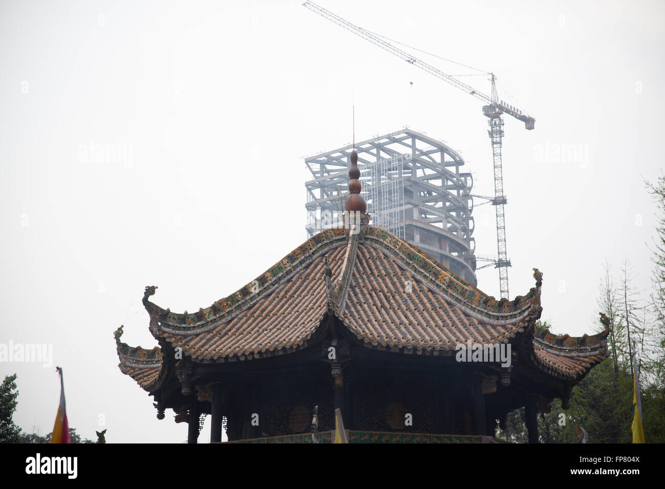 Roof Construction Skyscraper High Resolution Stock Photography and ...