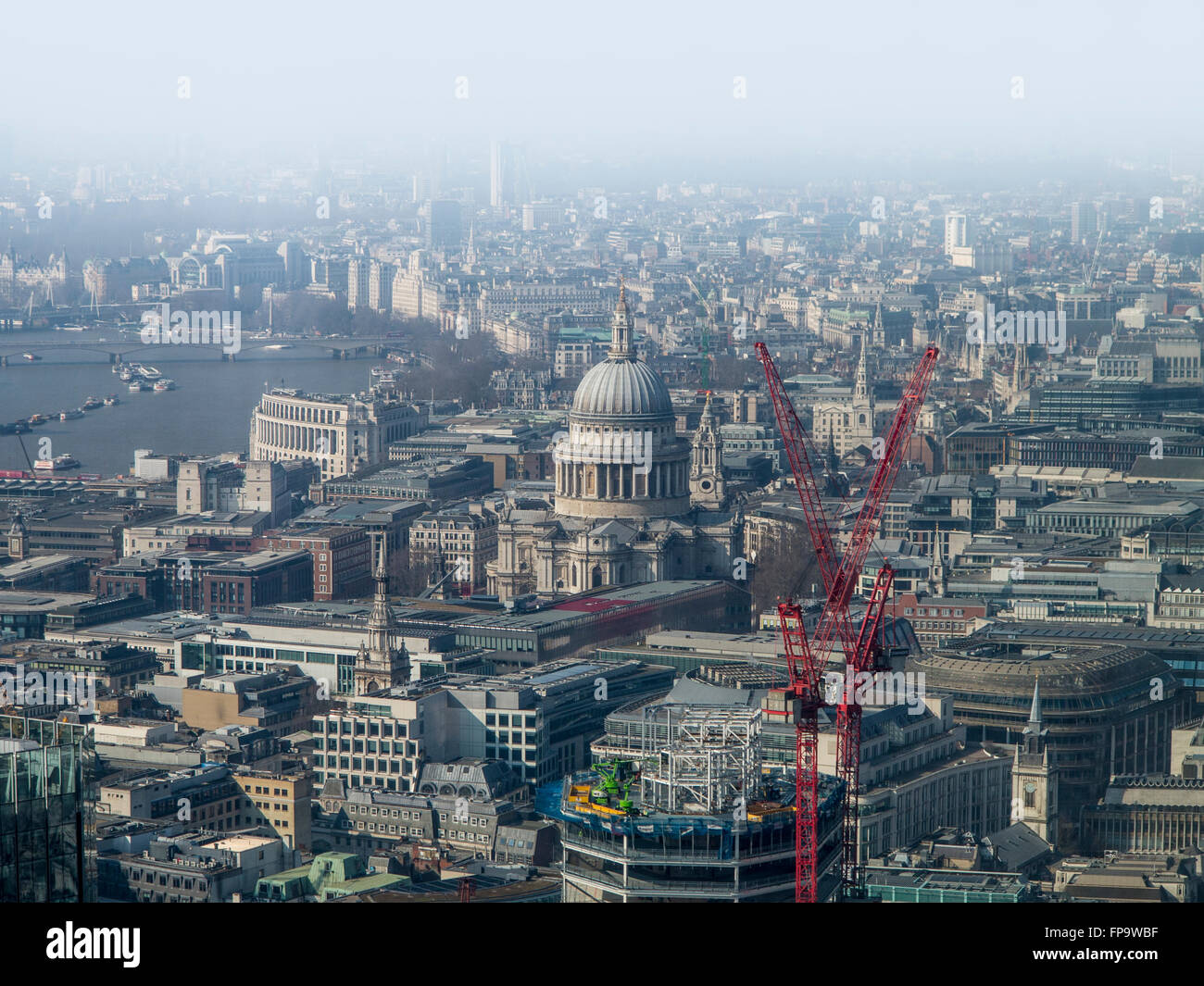 Sun above london skyline hi-res stock photography and images - Alamy