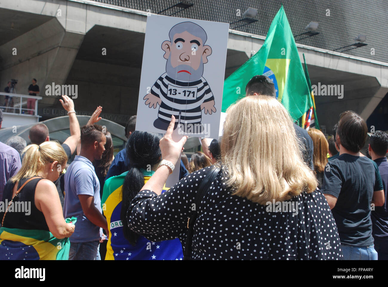 Sao Paulo, Brazil. 17th Mar, 2016. The protesters block the Avenida ...