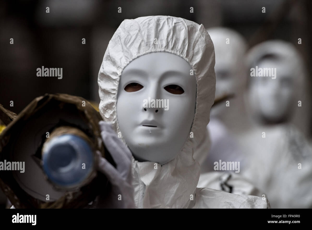 Carry in the arms hi-res stock photography and images - Alamy