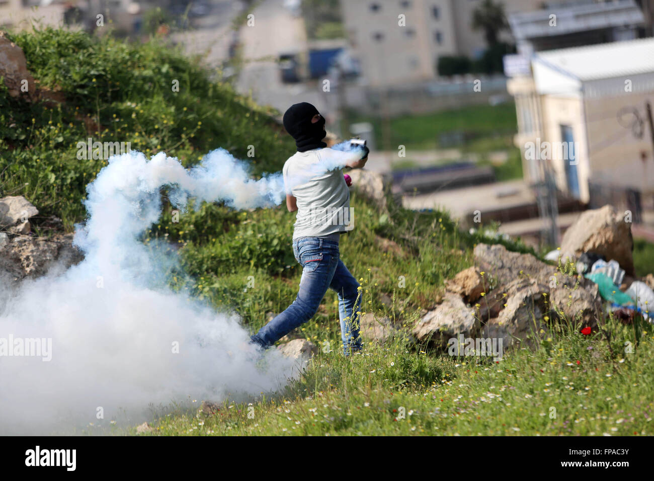 Betunia, West Bank, Palestinian Territory. 18th Mar, 2016. Palestinian ...
