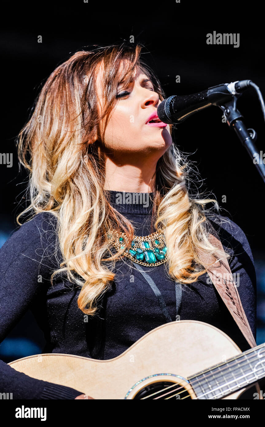 Folk singer of the year hi-res stock photography and images - Alamy