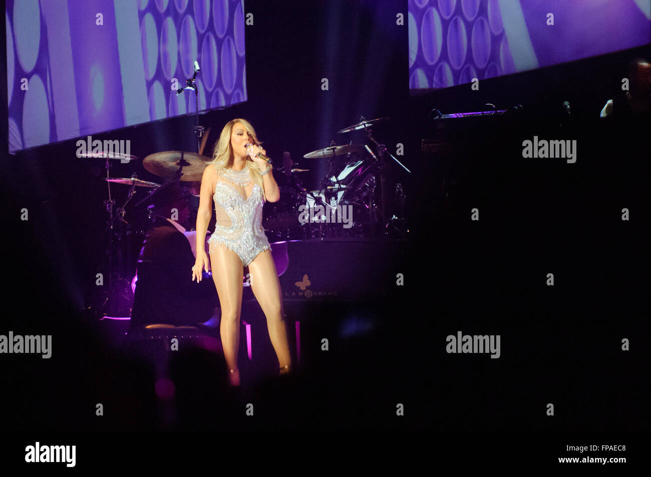 Mariah carey the sweet fantasy tour hi-res stock photography and images - Alamy