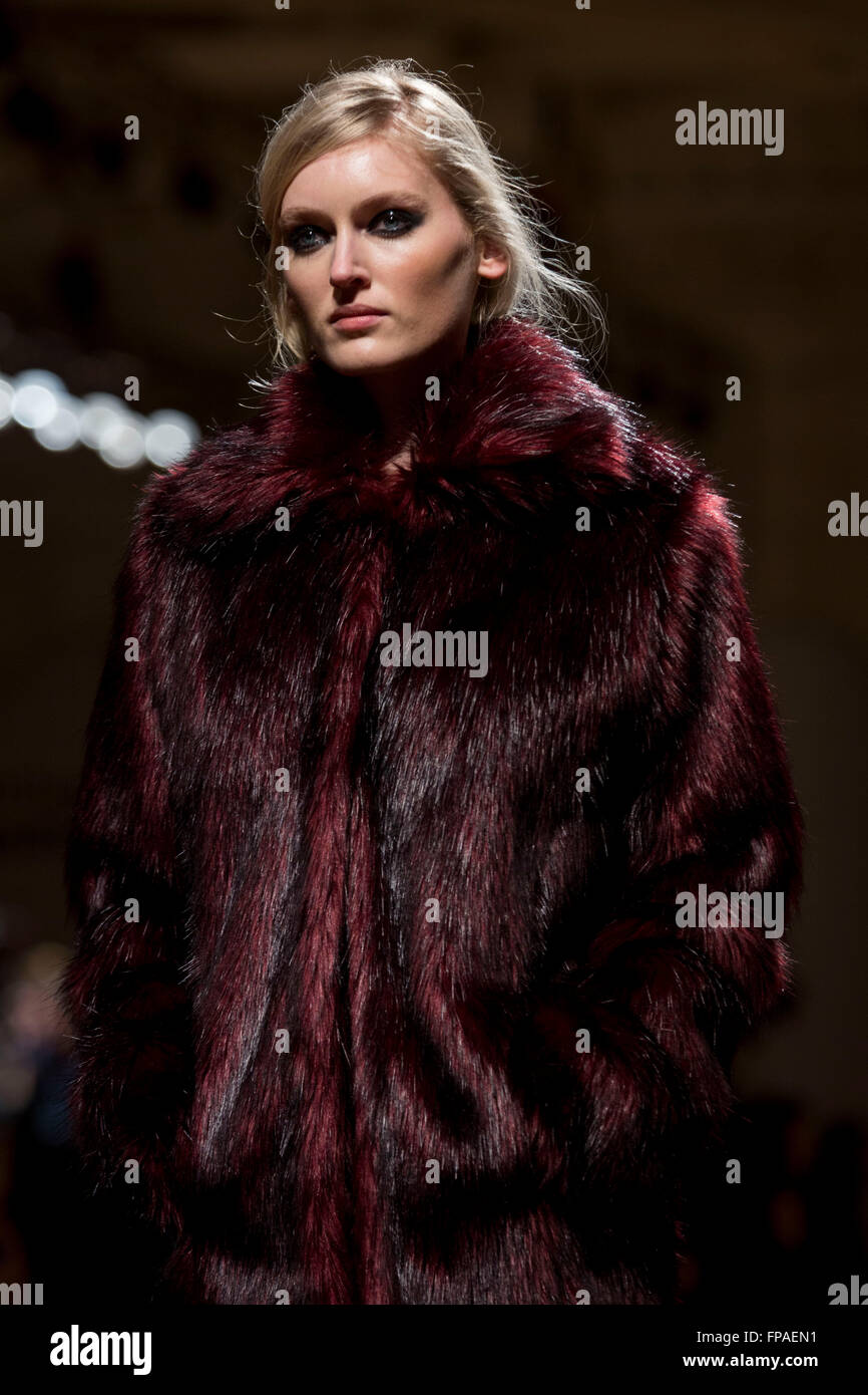 Porto, Portugal. 18th March, 2016. Model walks in the catwalk for designer fashion show Elsa ...