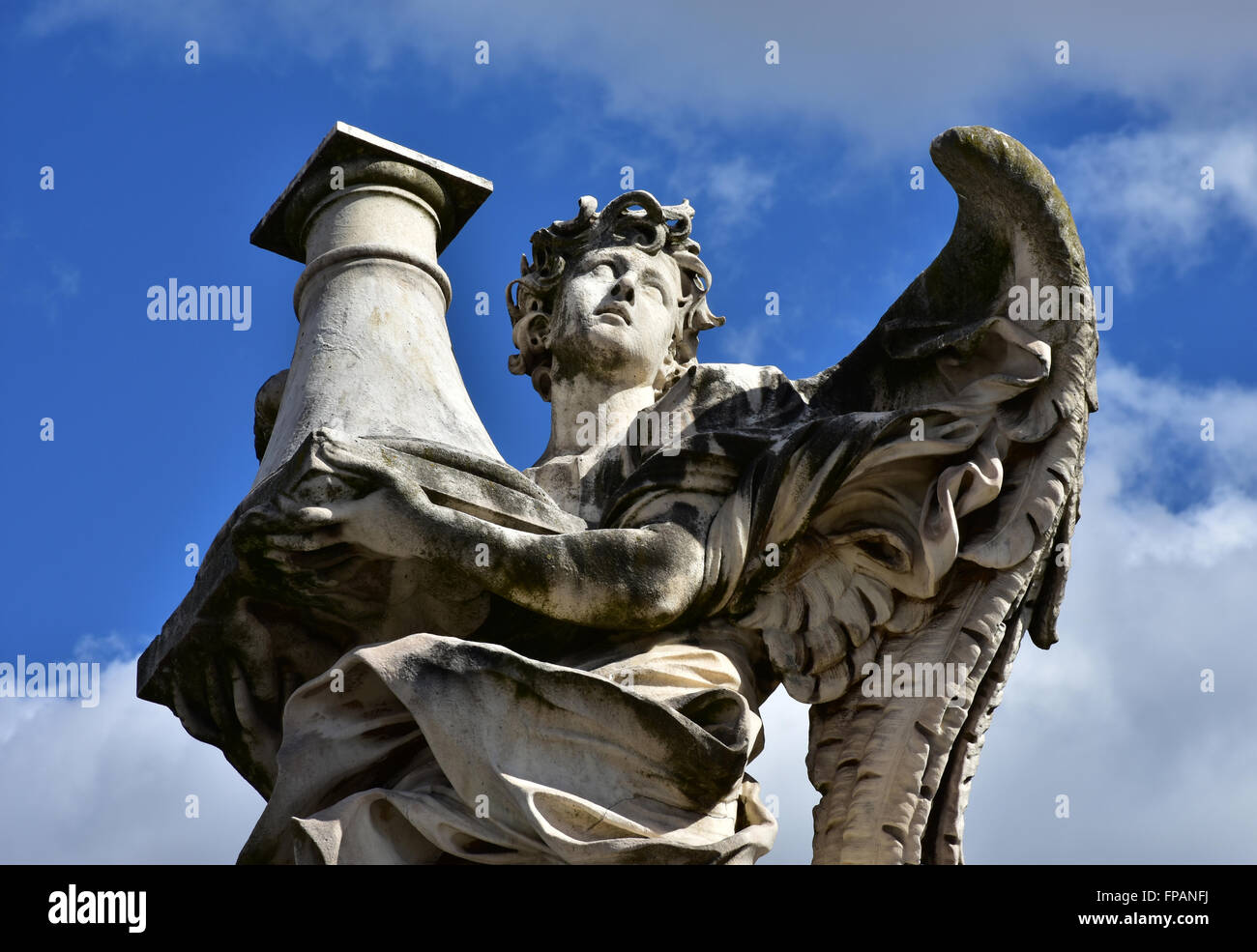 Column with statue of an angel hi-res stock photography and images - Alamy