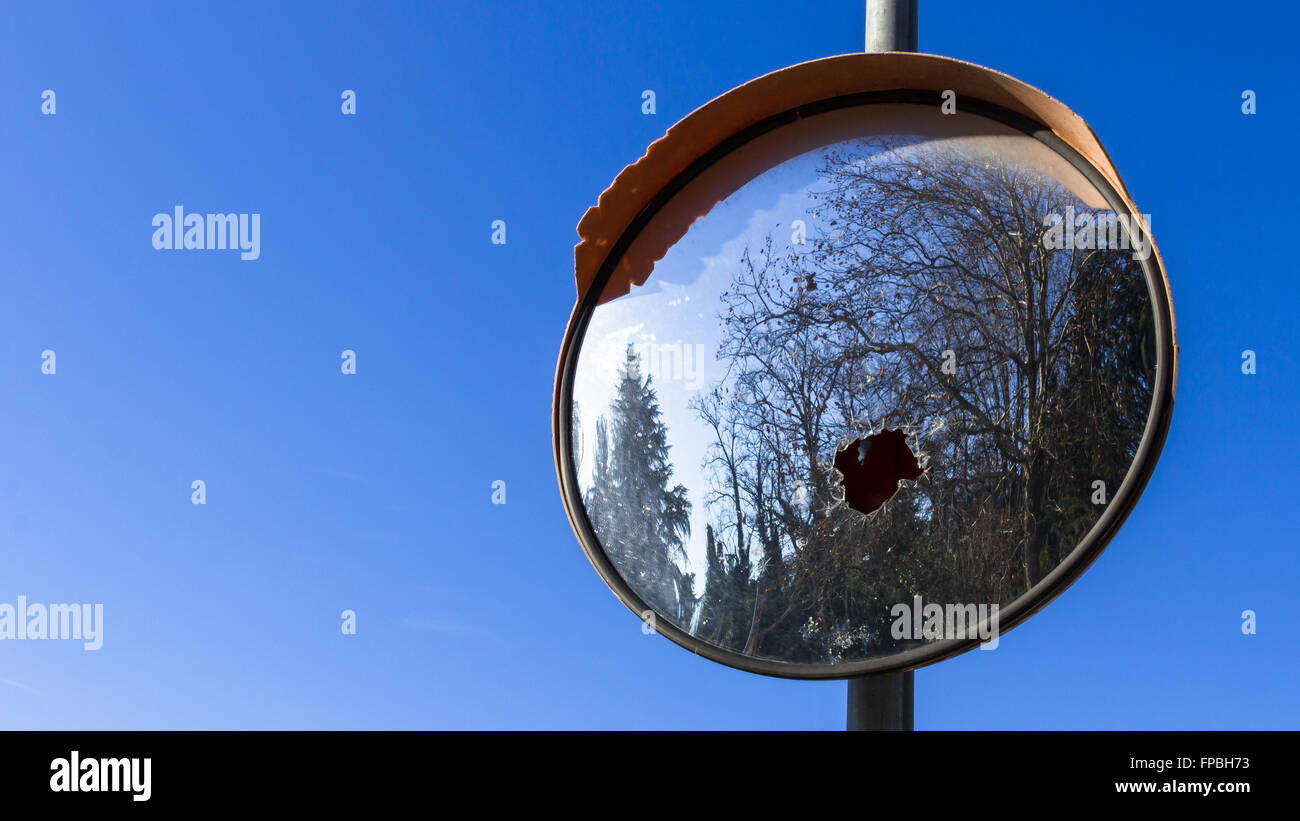 Old broken mirror hi-res stock photography and images - Alamy