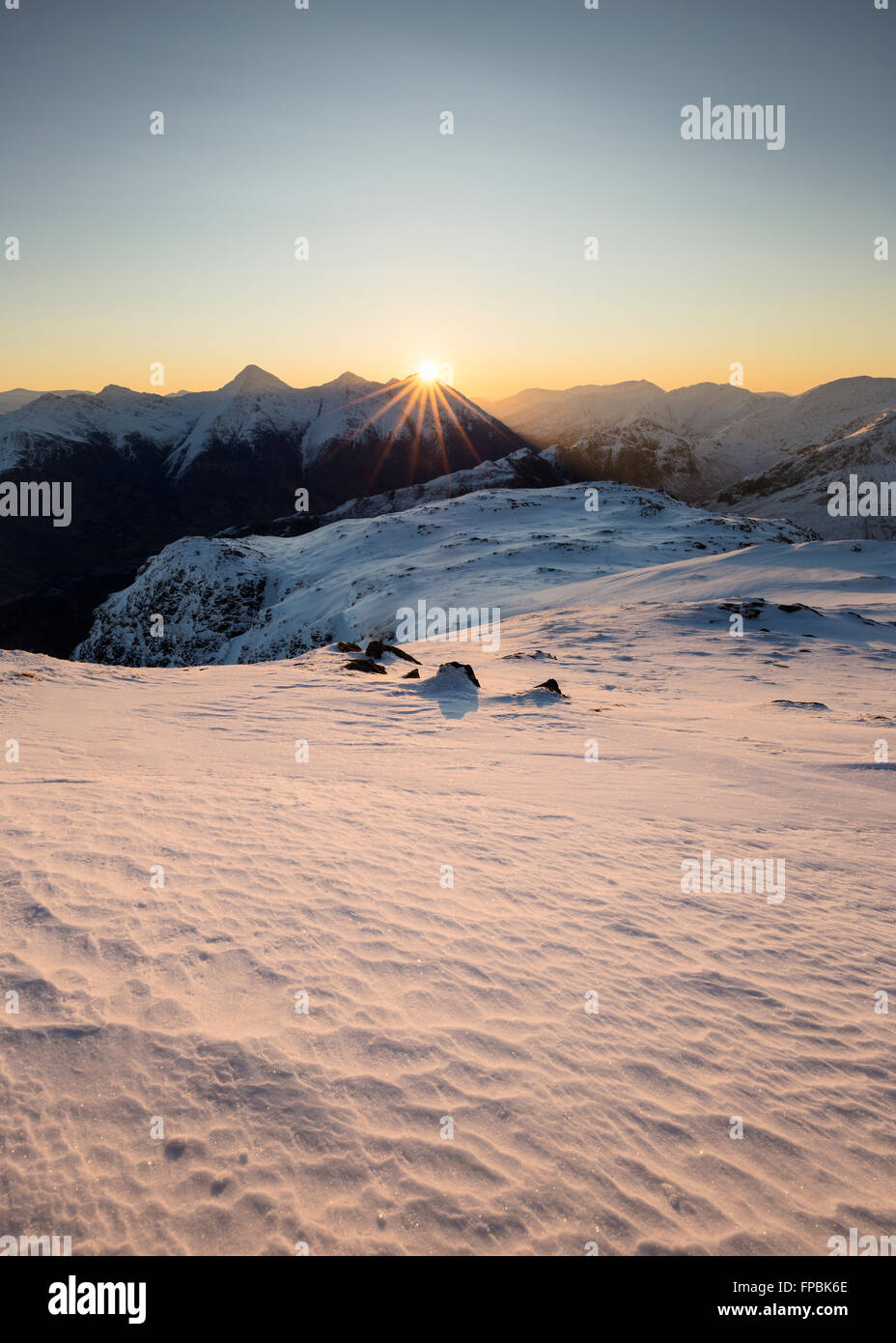 Sun rises above mountains hi-res stock photography and images - Alamy