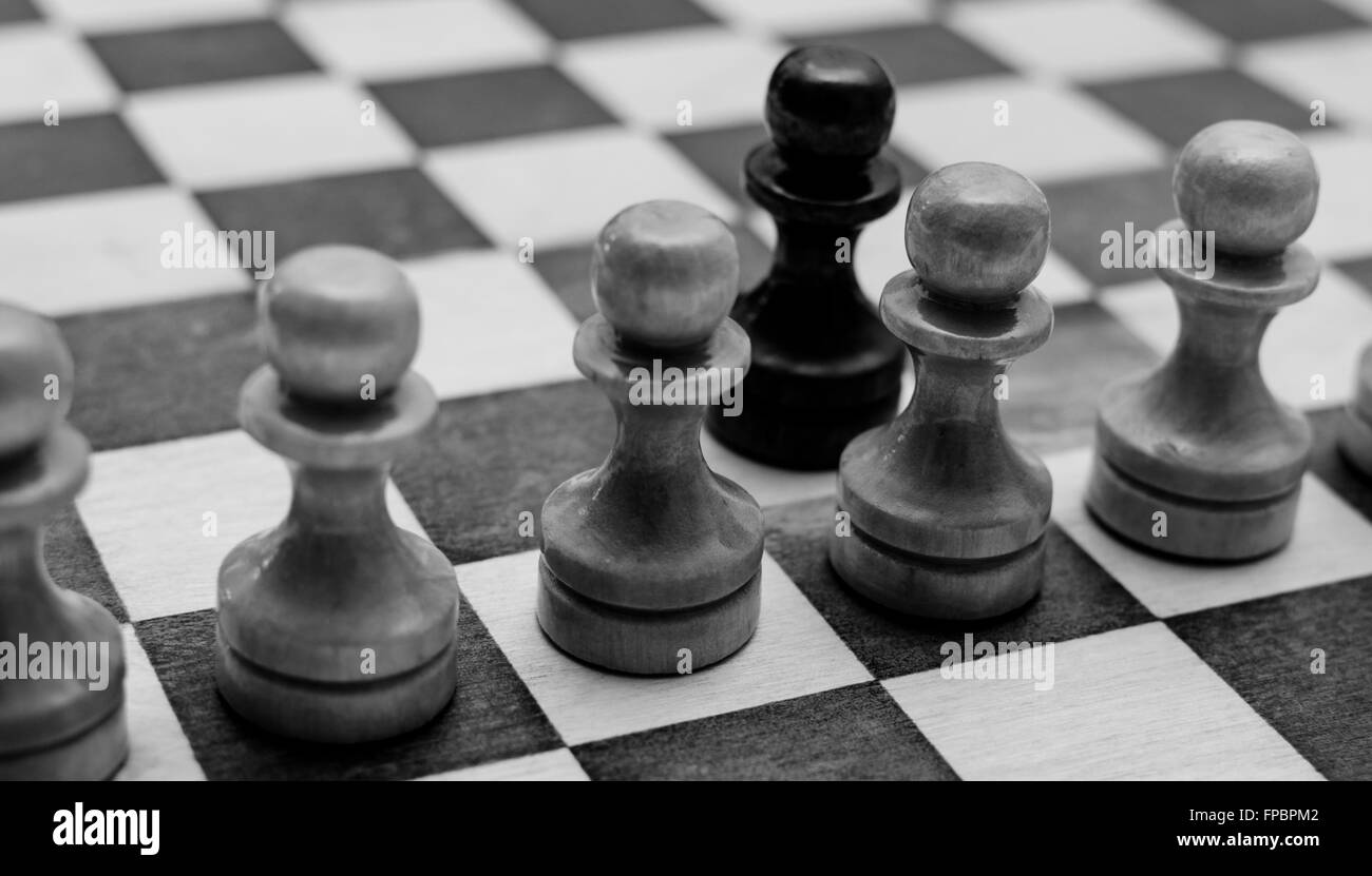 King pawns on chessboard hi-res stock photography and images - Alamy