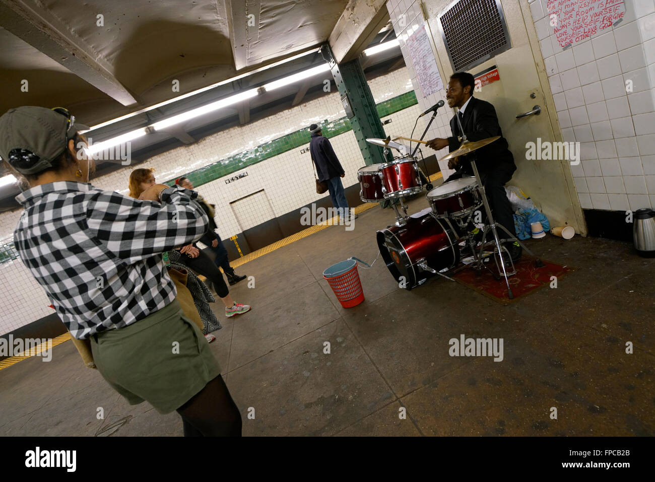 Busker new york subway hi-res stock photography and images - Alamy