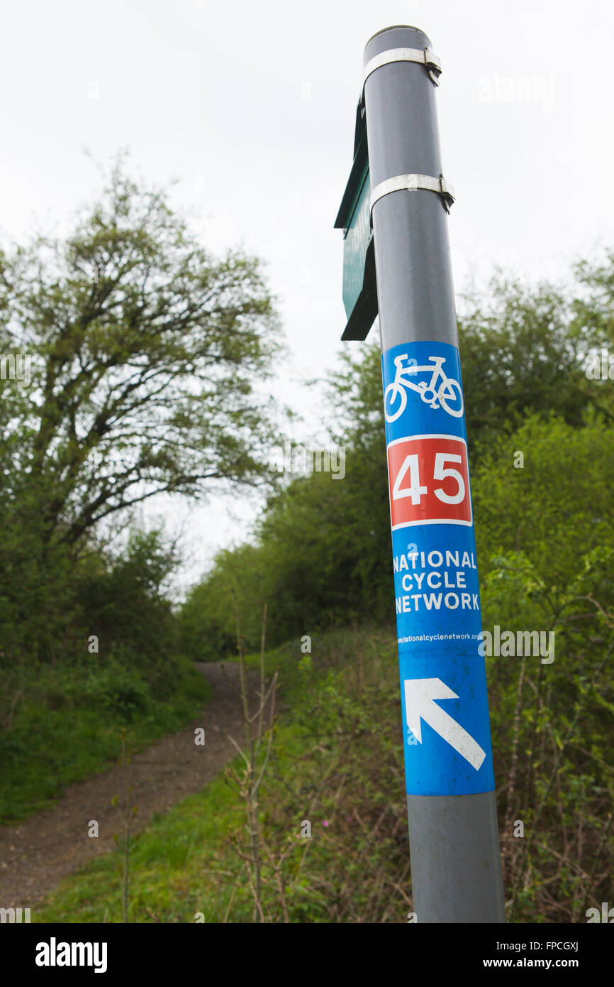 National cycle network road sign hi-res stock photography and images ...