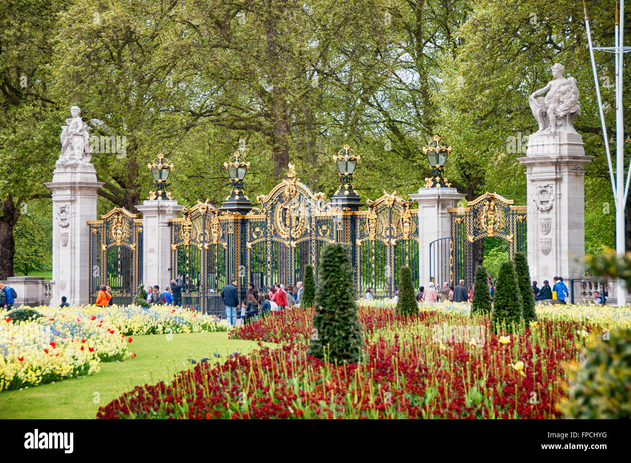 Canada Gates Buckingham Palace High Resolution Stock Photography and ...