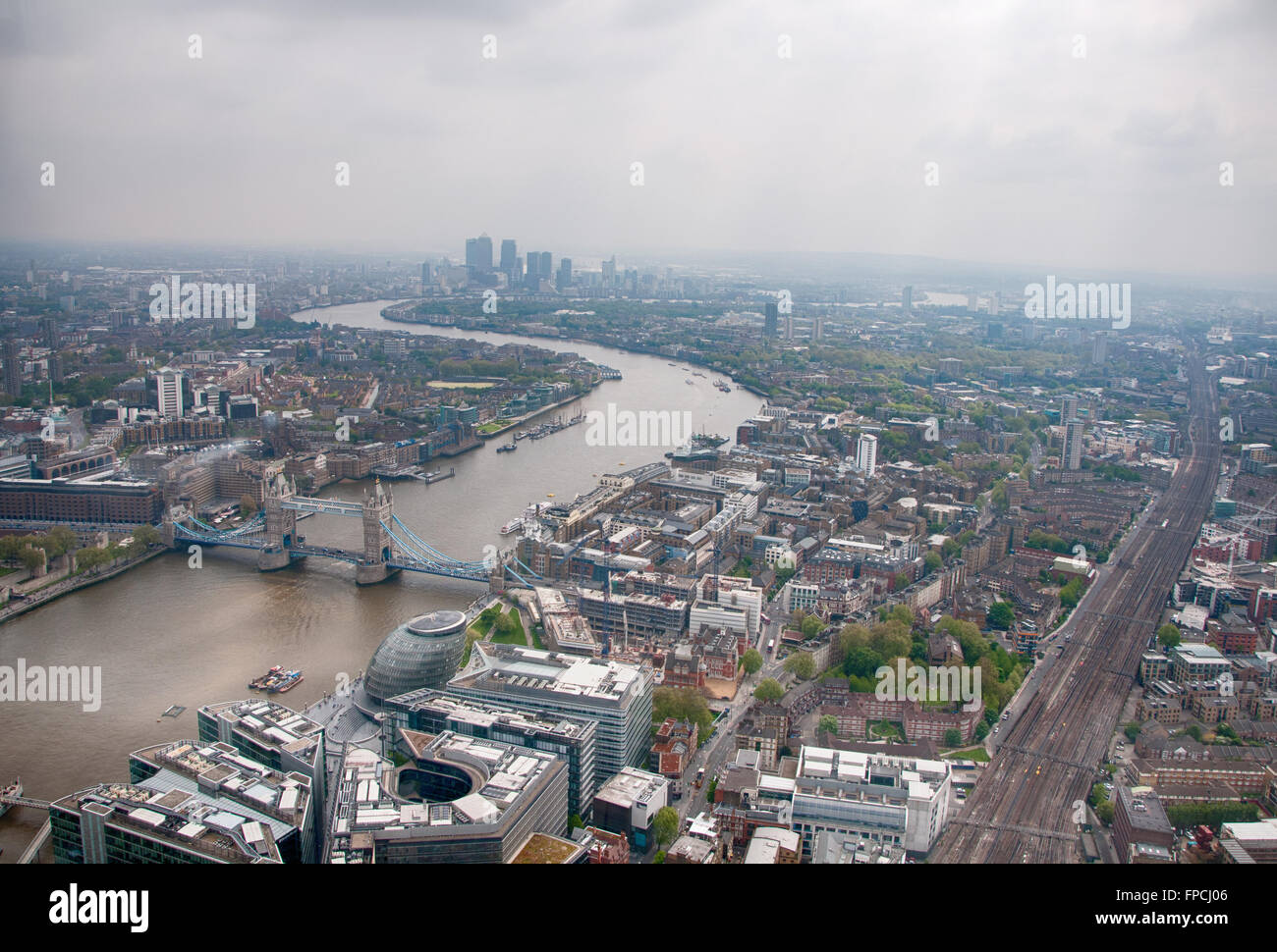 Thames River Aerial Birds Eye View Stock Photos & Thames River Aerial ...