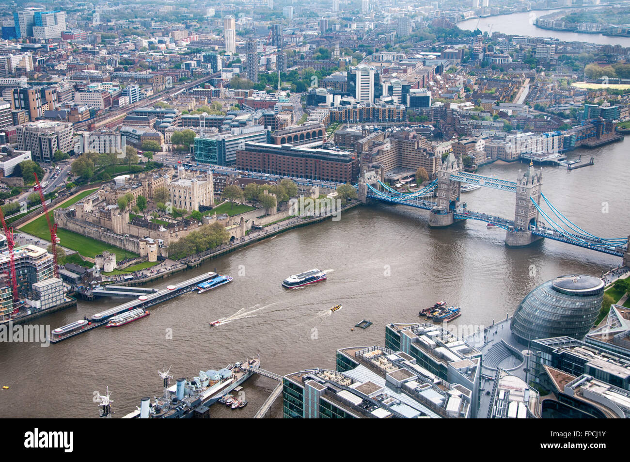 Thames River Aerial Birds Eye View Stock Photos & Thames River Aerial ...