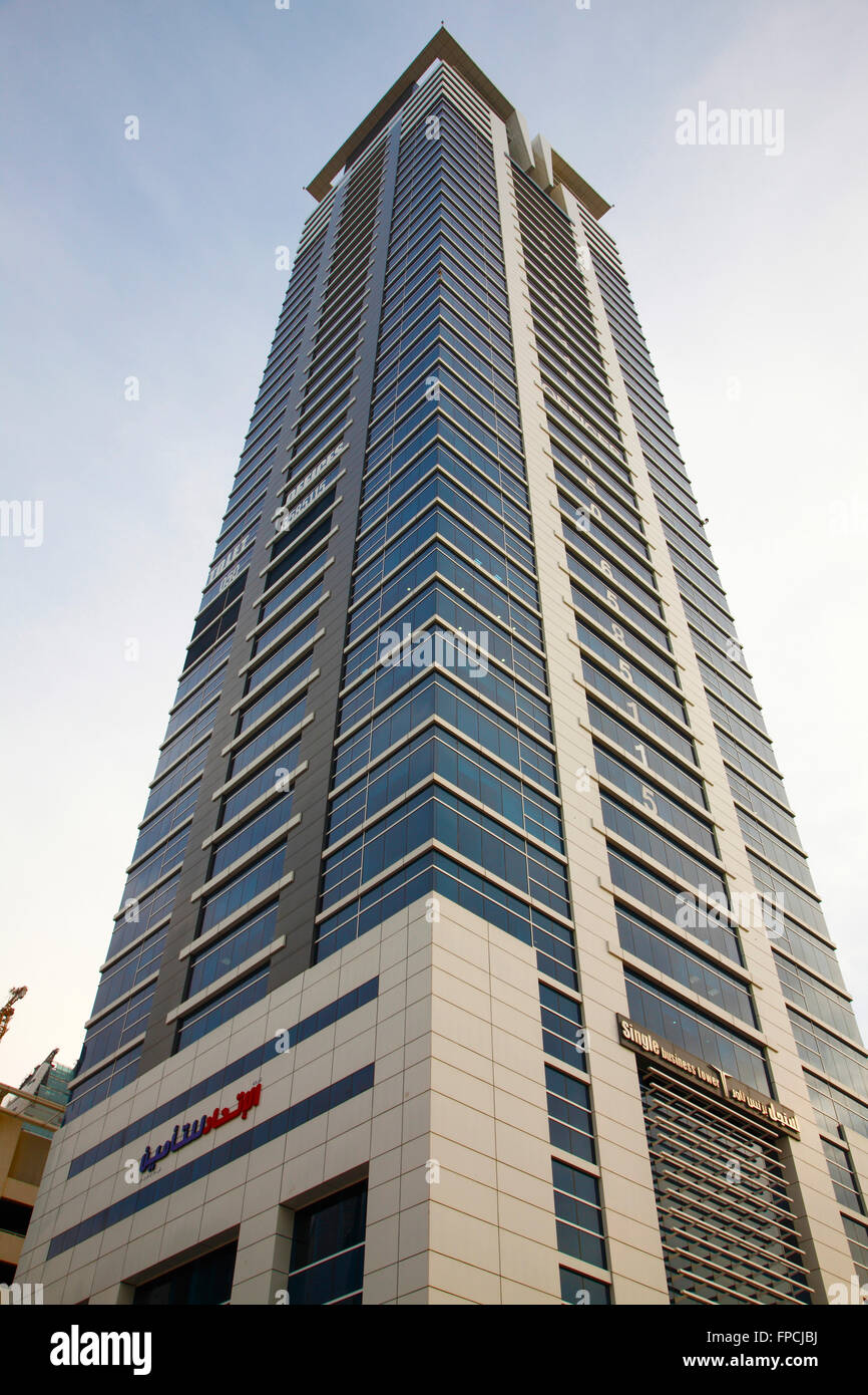 An exterior view of a Dubai skyscraper designed by SOM Stock Photo - Alamy