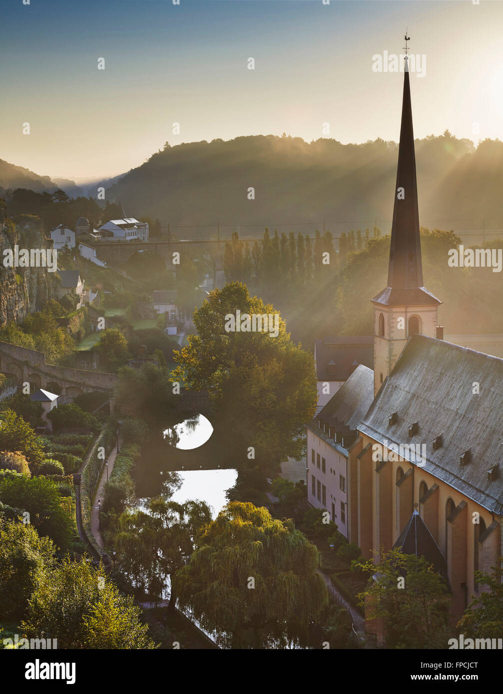 Church exterior outside view hi-res stock photography and images - Alamy