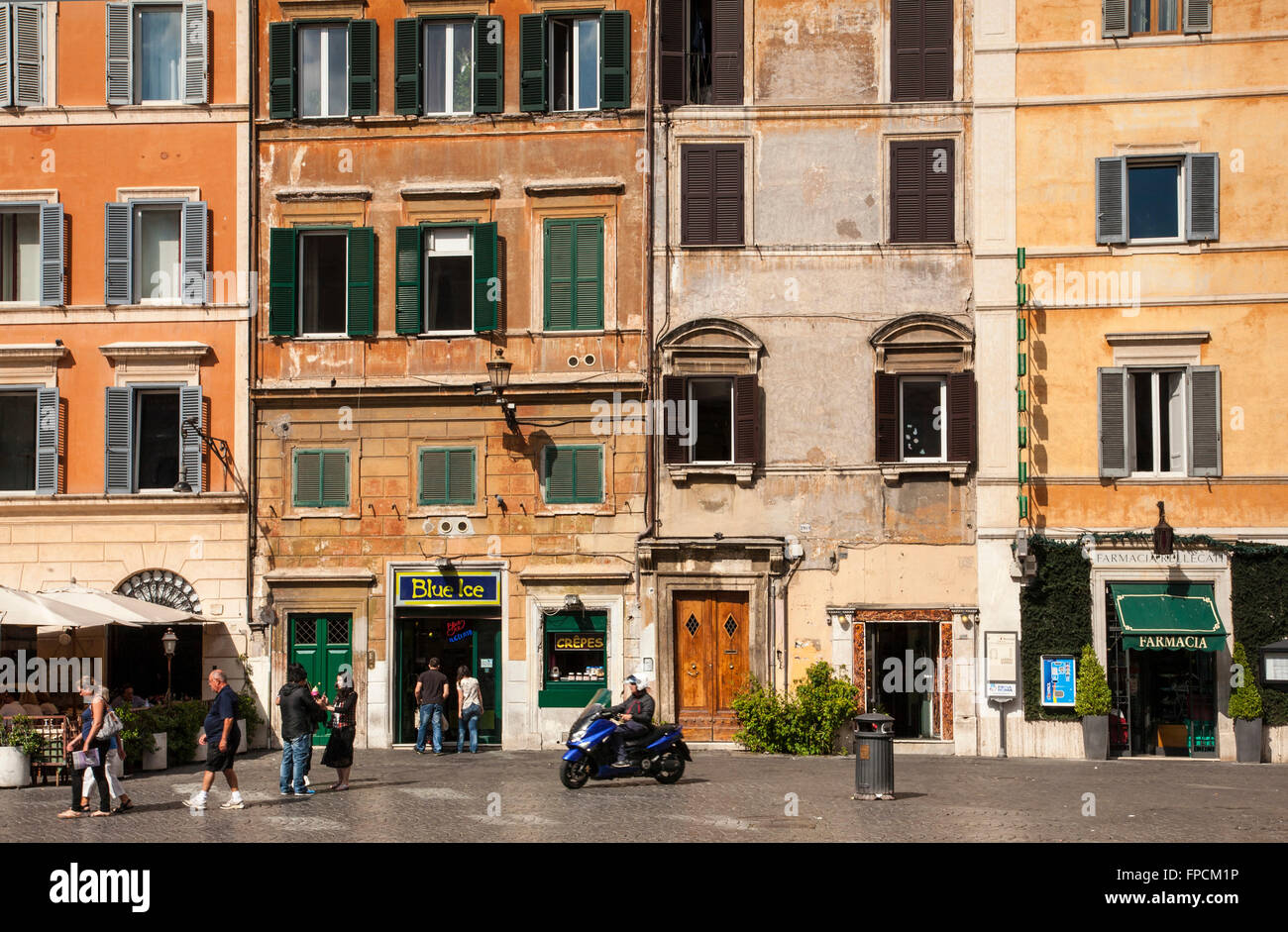 A view of the high street, Piazza di Santa Maria in Rome, Italy Stock ...