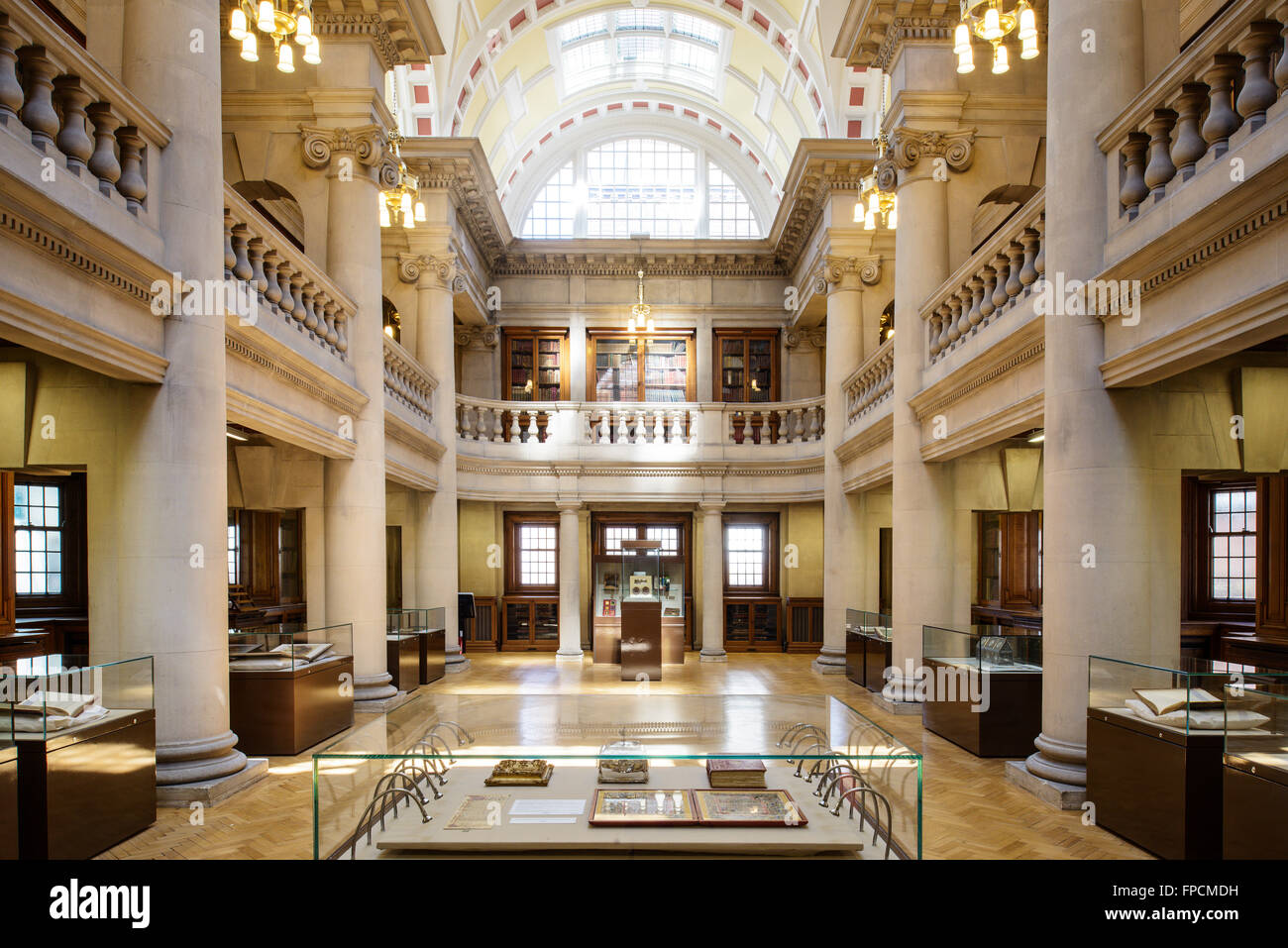 Interior view old liverpool library hi-res stock photography and images ...