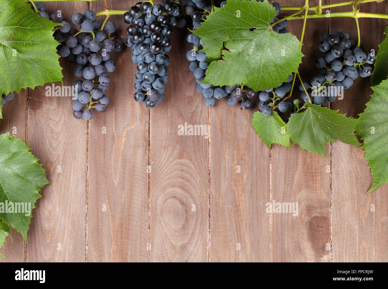 Red grape on wooden table. Top view with copy space Stock Photo - Alamy