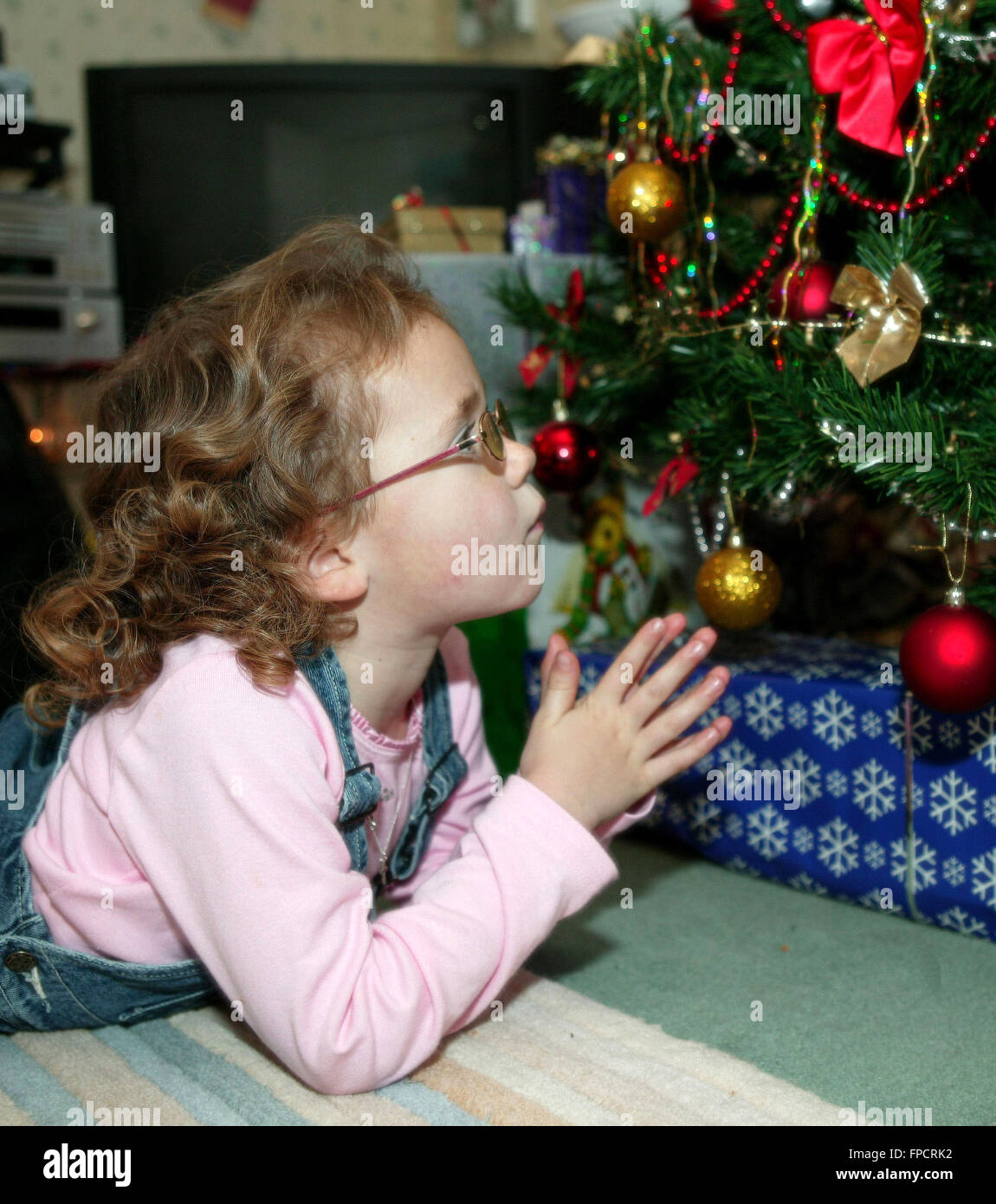 Child sitting under tree hi-res stock photography and images - Alamy
