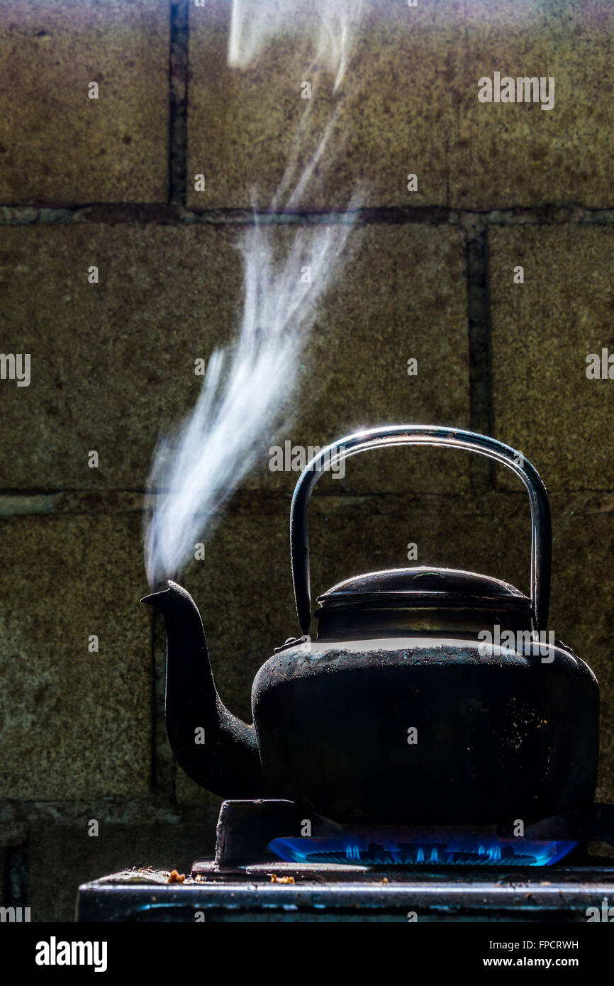Kettle boiling water hi-res stock photography and images - Alamy