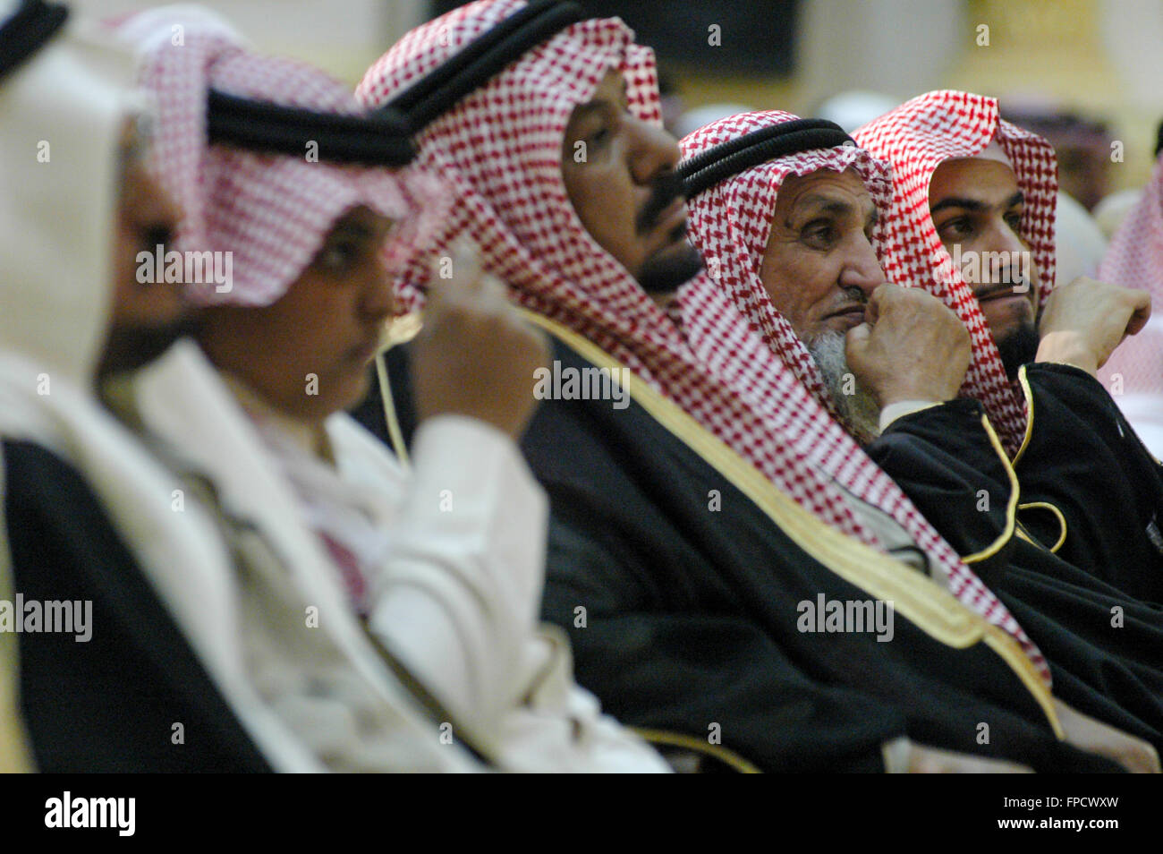 Rich arab men sitting hi-res stock photography and images - Alamy