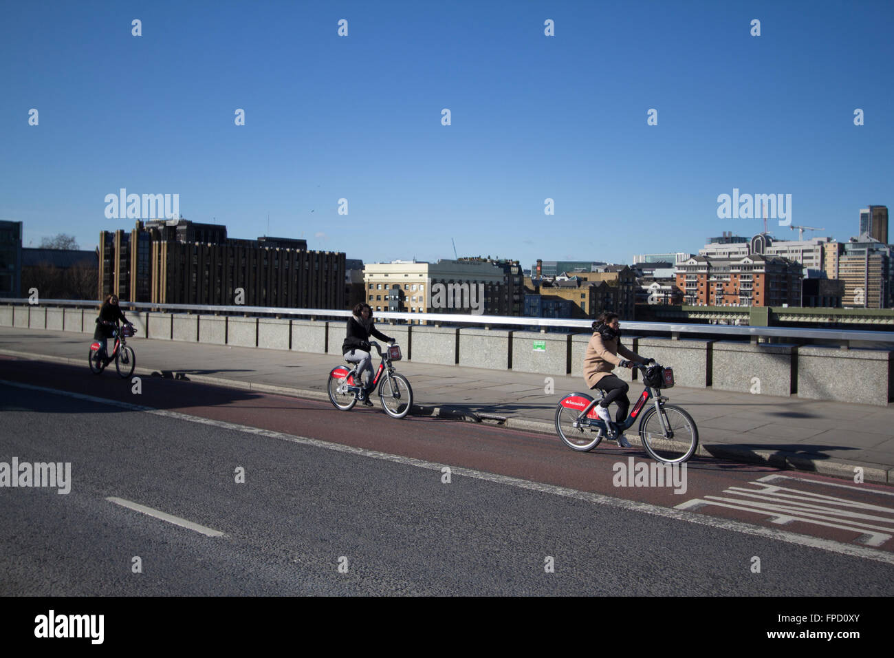 Santander bikes london bridge hi-res stock photography and images - Alamy