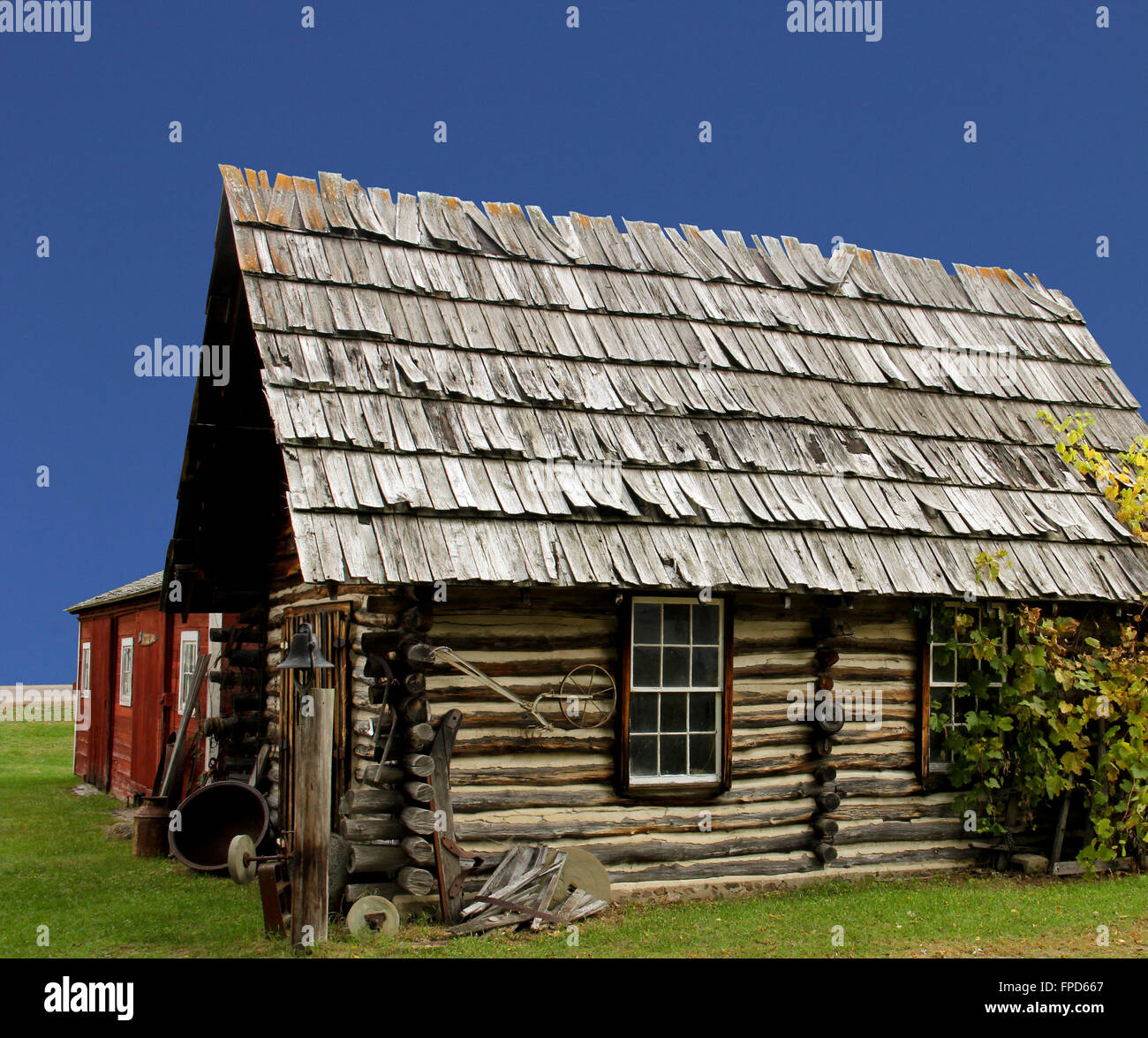 Vintage log cabin hi-res stock photography and images - Alamy