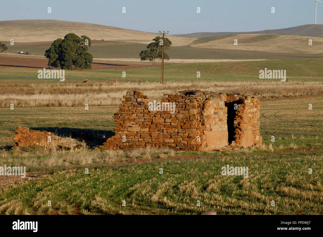 Run down country house australia hi-res stock photography and images ...