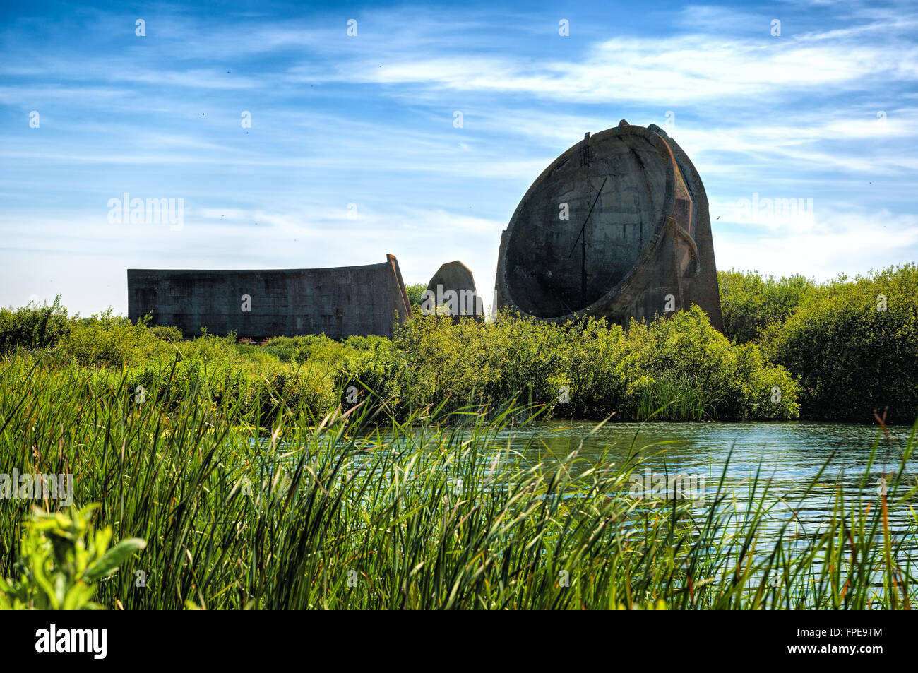 Sound Mirrors at Denge in Romney Marsh - Concrete Parabolic Sound ...