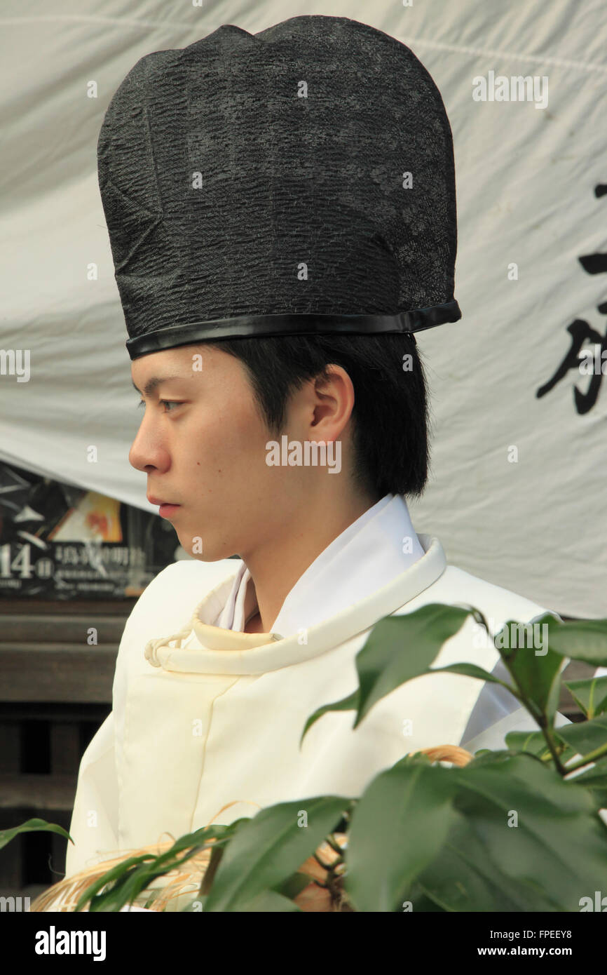 Shintoism japan priest hi-res stock photography and images - Alamy