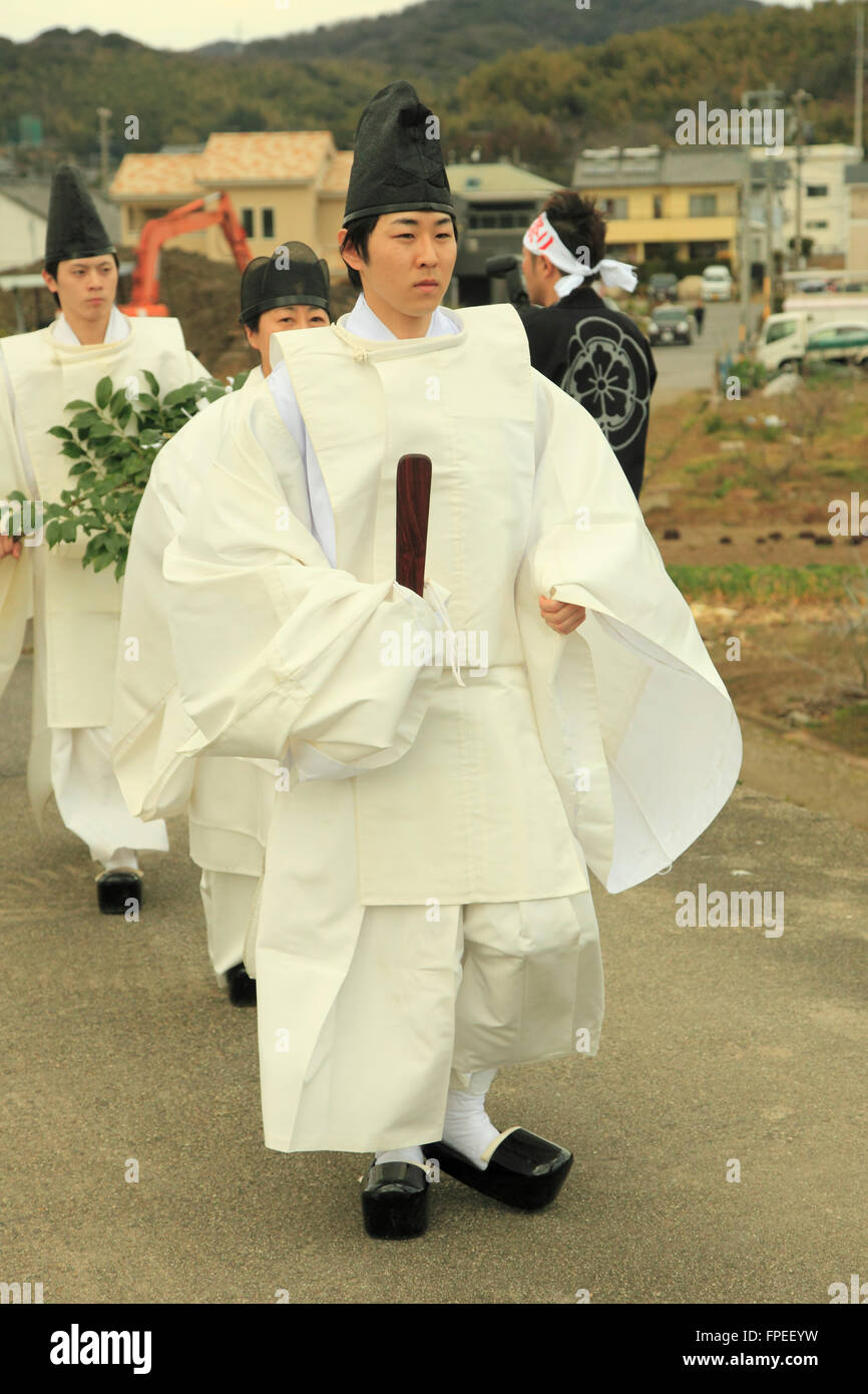 Shintoism japan priest hi-res stock photography and images - Alamy