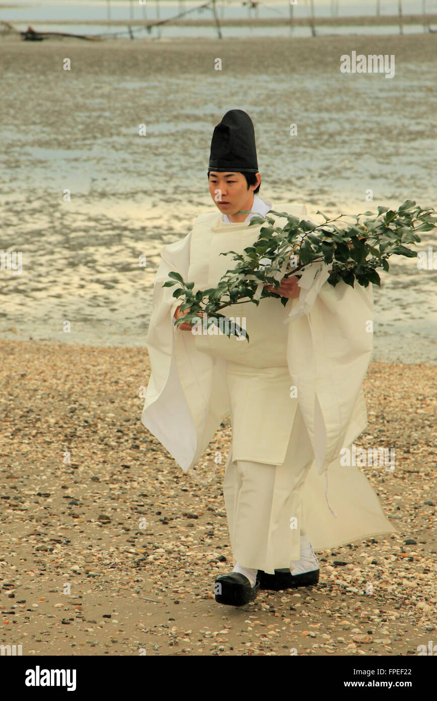 Shintoism japan priest hi-res stock photography and images - Alamy