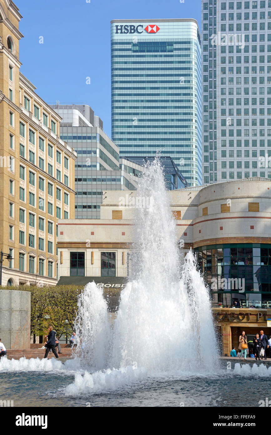 Water fountain feature in Cabot Square at Canary Wharf East London ...