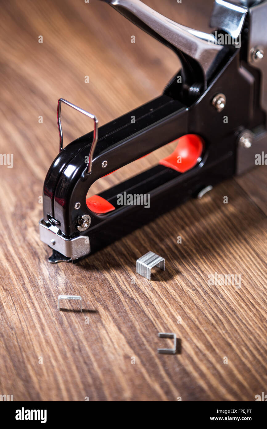 Stapler and staples for carpenters Stock Photo - Alamy