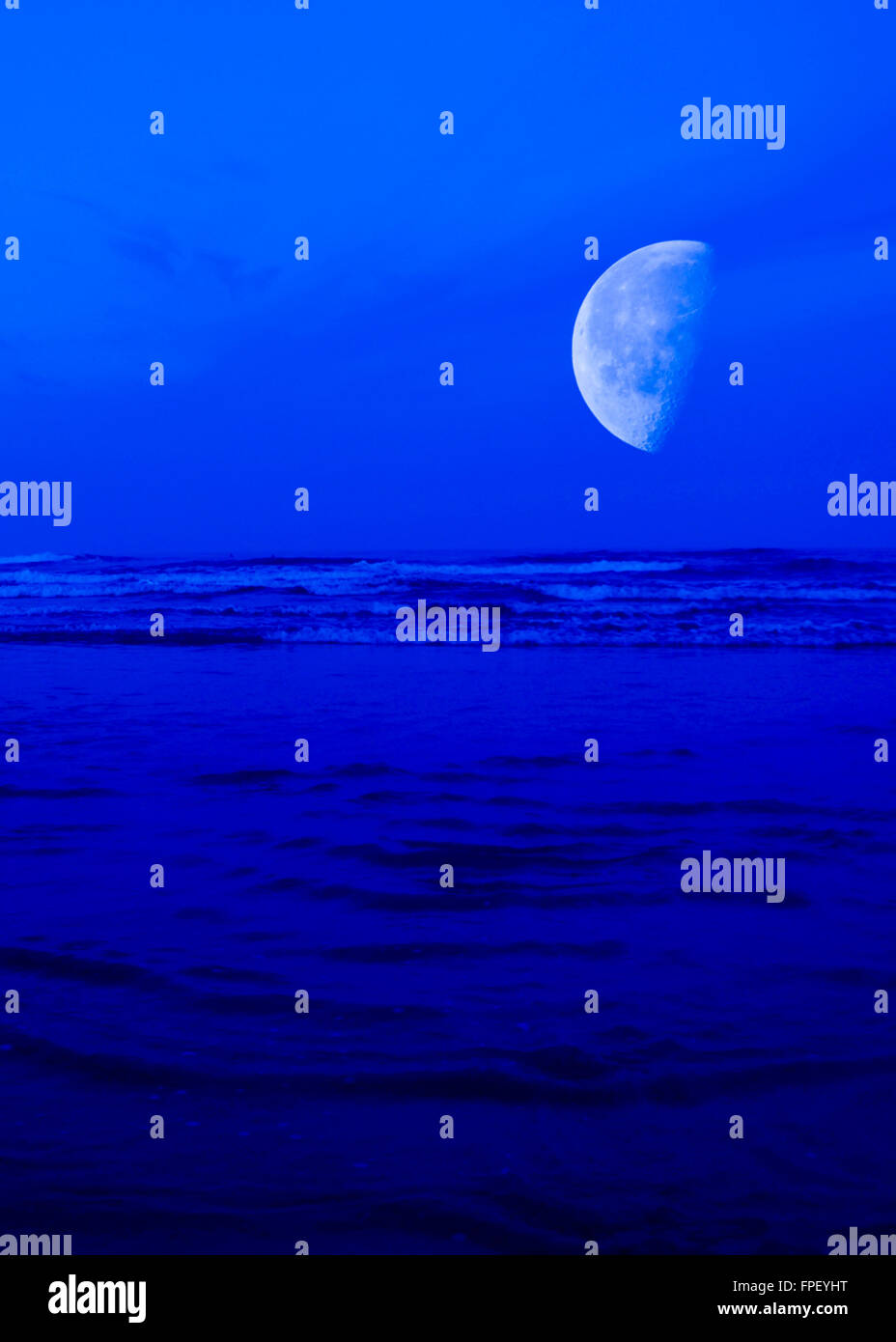 Blue hour seaside hi-res stock photography and images - Alamy