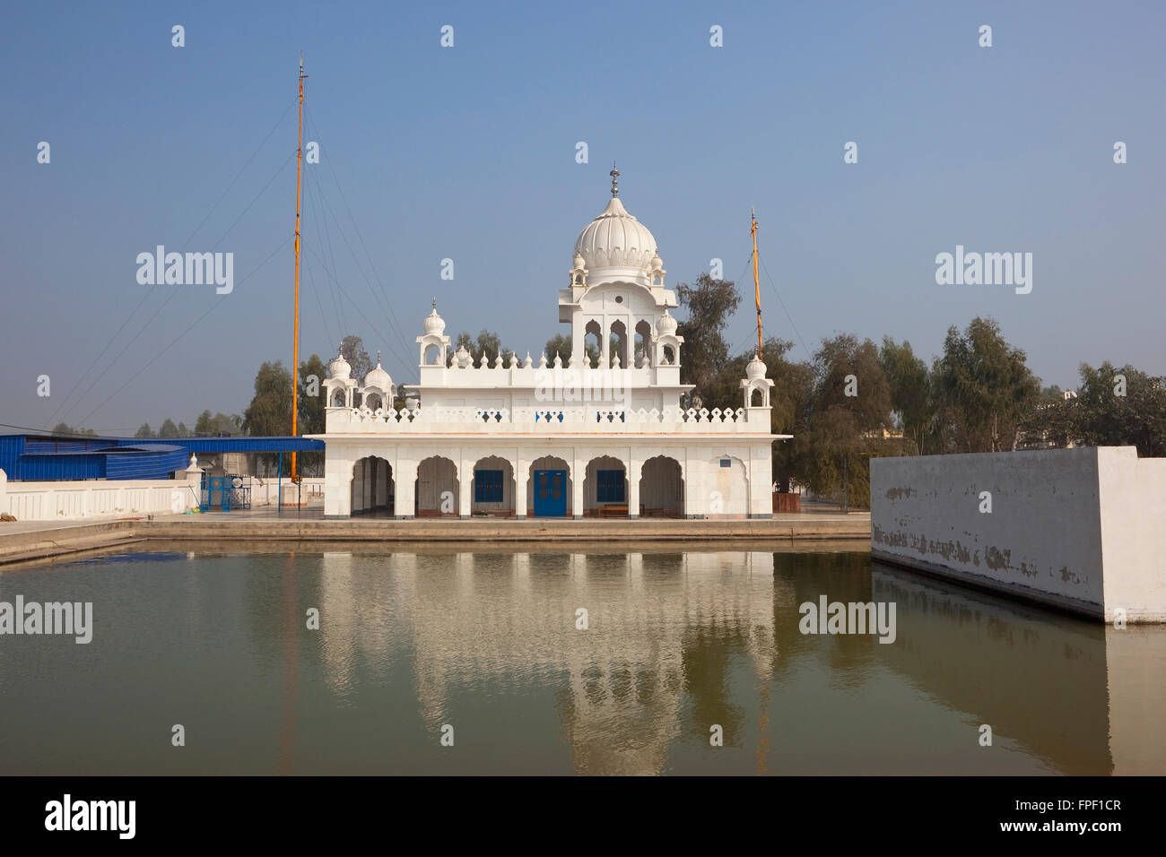 Holy sikhism sarovar punjab hi-res stock photography and images - Alamy